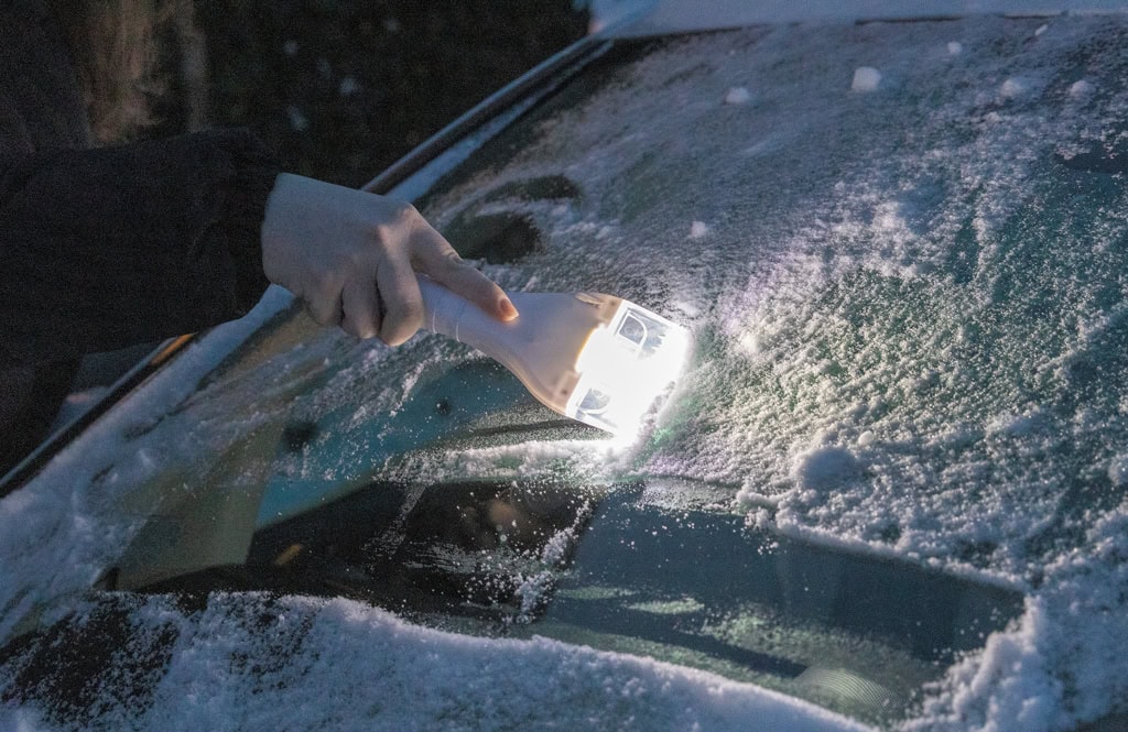 Ice scraper with COB and safety function (P239.123), printed car ...